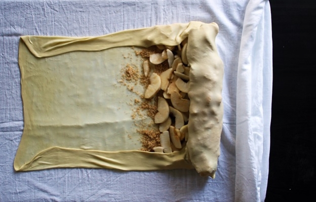 Original Viennese Apple Strudel (Apfelstrudel) » Little Vienna