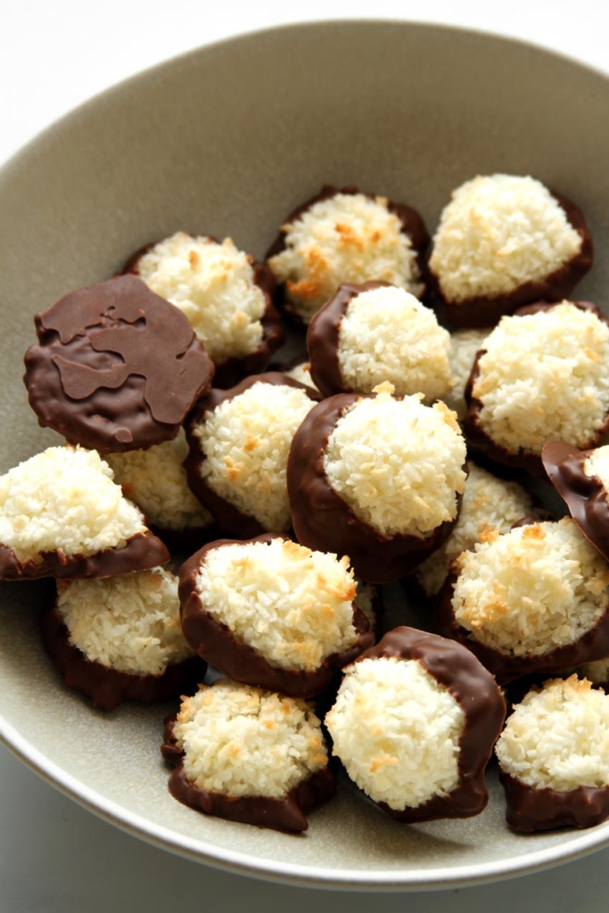 Chewy Coconut Macaroons (low sugar, 3-ingredients) » Little Vienna