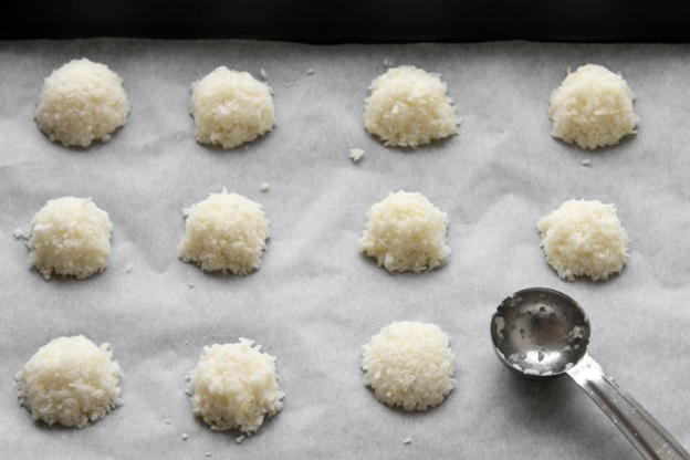 Chewy Coconut Macaroons (low sugar, 3-ingredients) » Little Vienna