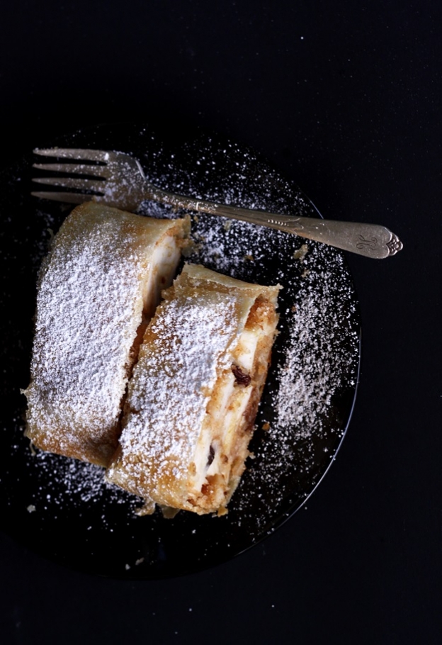 Original Viennese Apple Strudel (Apfelstrudel) » Little Vienna