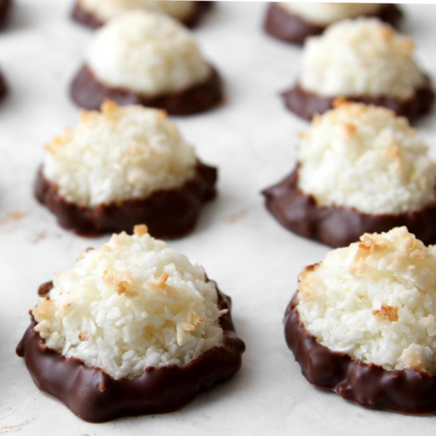 Chewy Coconut Macaroons (low sugar, 3-ingredients) » Little Vienna