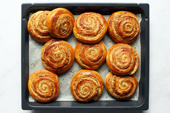 Walnut Cinnamon Buns – with Video » Little Vienna